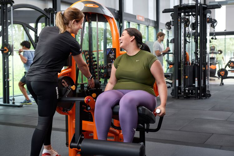 Basic-Fit - Fitnessbegeleiding van personal trainers en fysio's