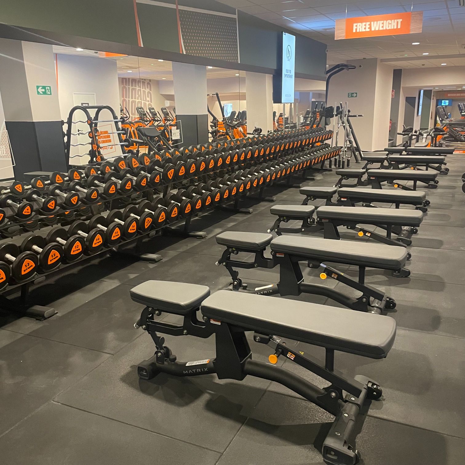 Gimnasio Basic-Fit Sevilla Calle Pajes del Corro