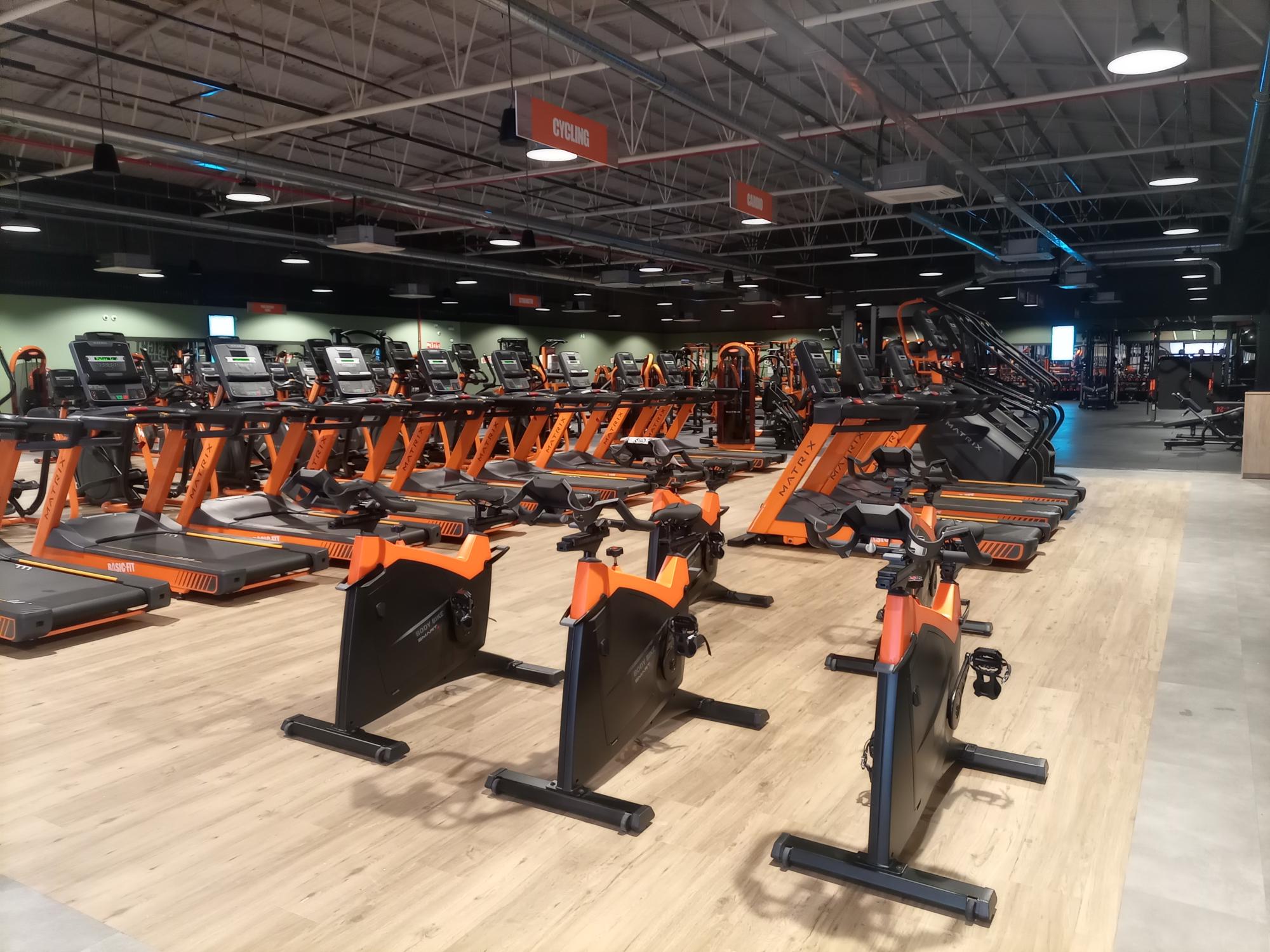 Gimnasio Basic-Fit Torrejón de Ardoz Calle Hilados