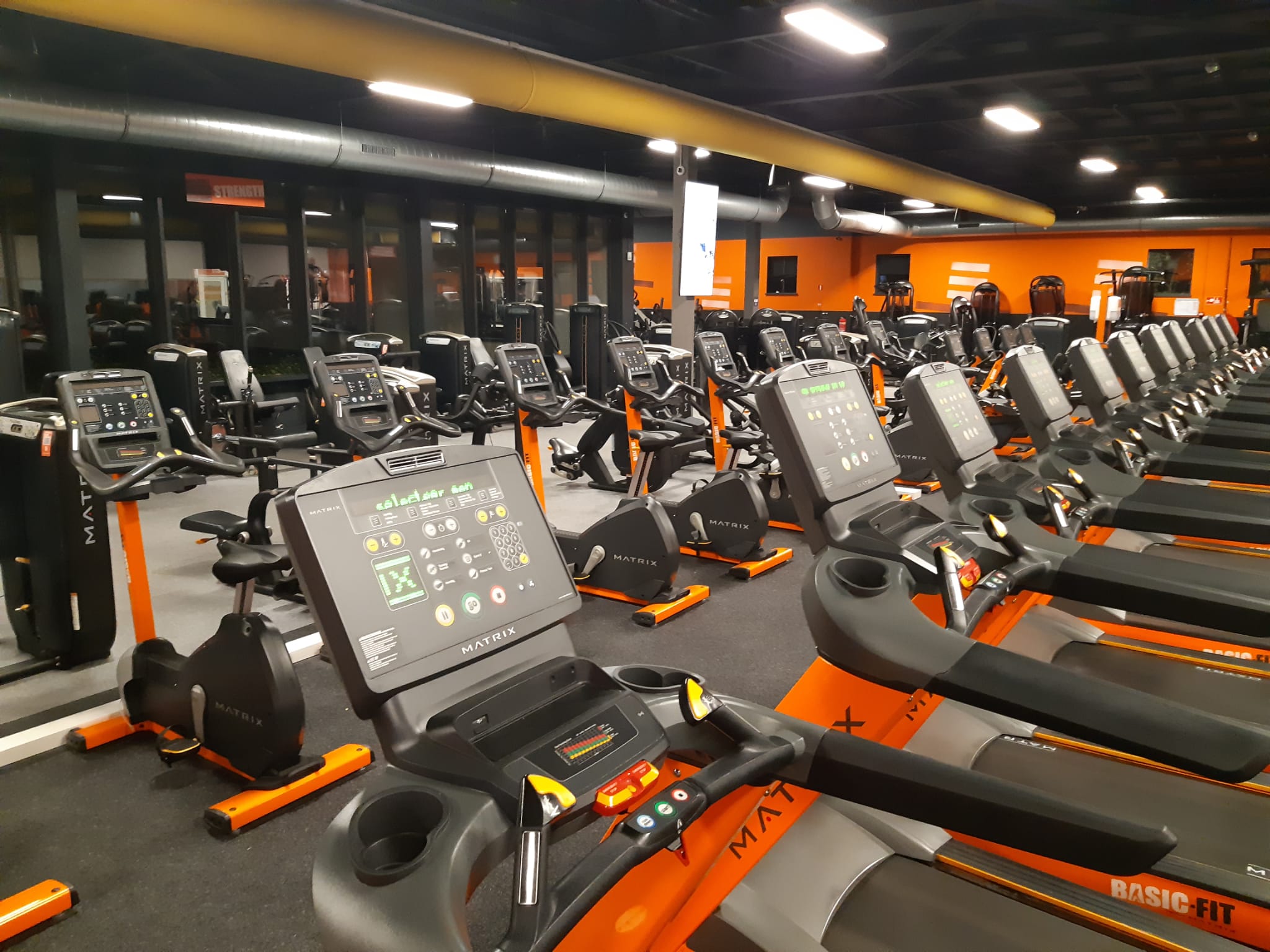 Sportschool Basic-Fit Tilburg Artemisstraat 24/7