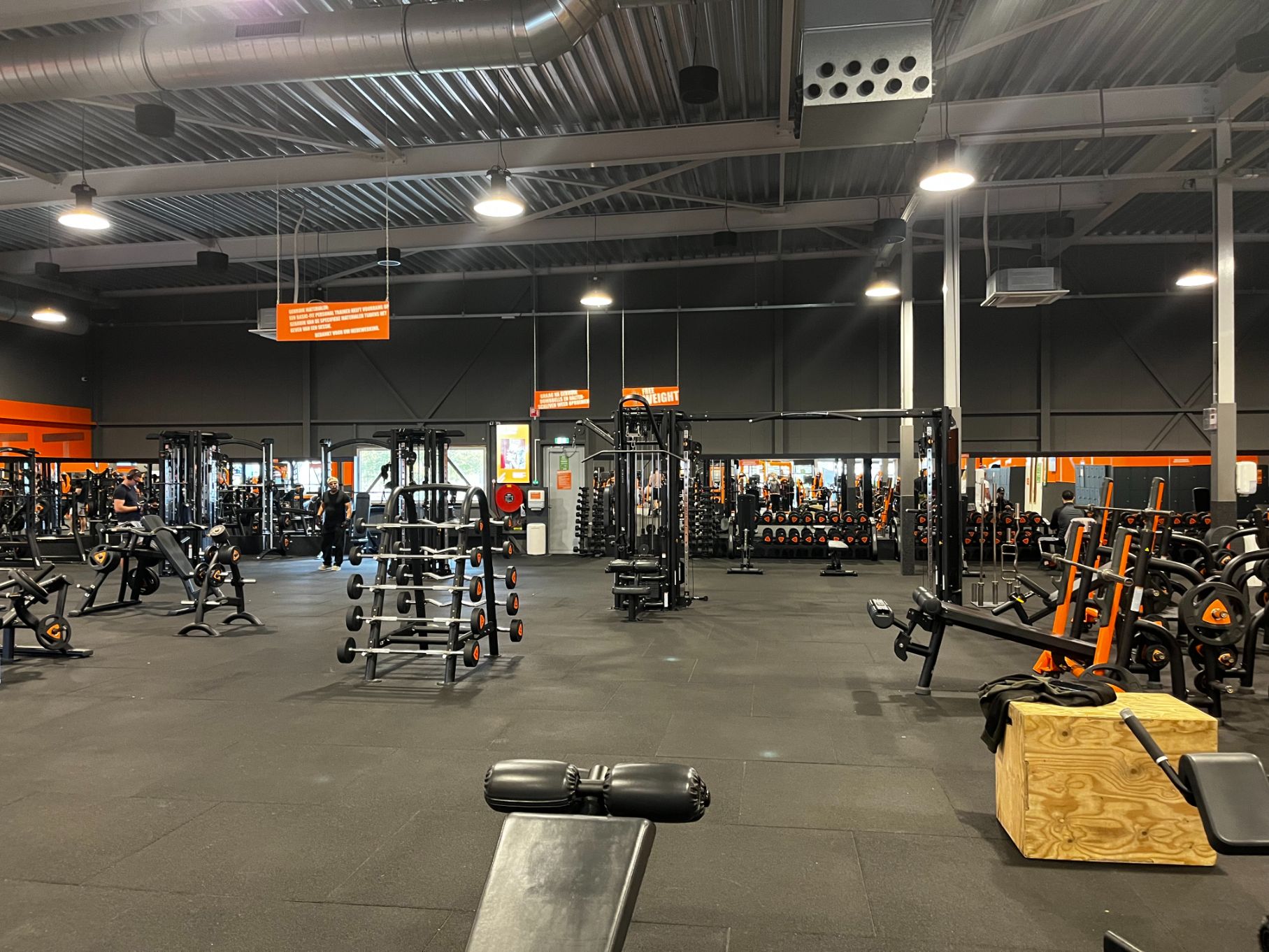 Basic-Fit Gym Basic-Fit Rotterdam Plompertstraat 24/7