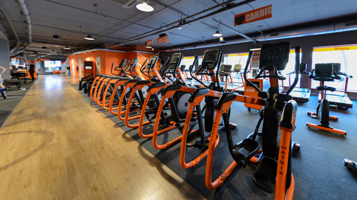 Sportschool Basic-Fit Dordrecht Korte Parallelweg 24/7