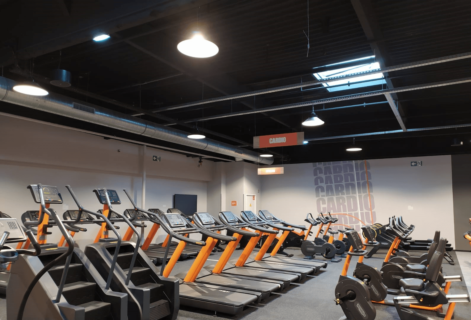 Salle de sport Basic-Fit Chasseneuil-du-Poitou CC Chasseneuil RD910