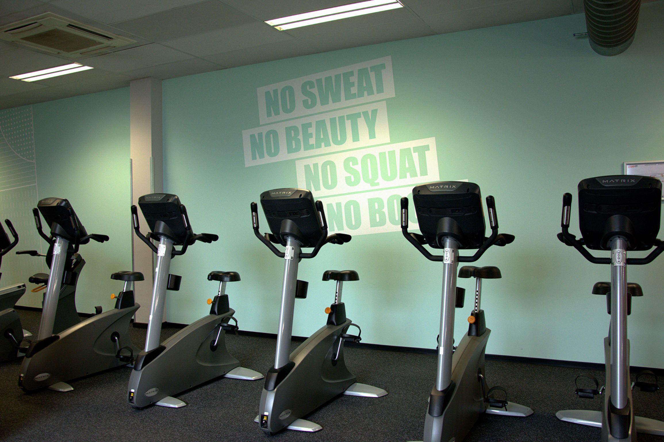 Salle de fitness Basic-Fit Brussels Forest Ch. de Neerstalle Ladies